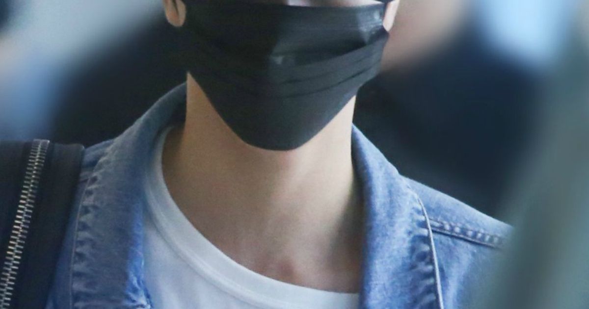 BTS's Jin's Face Is So Small, Face Masks Can Almost Cover His Whole ...