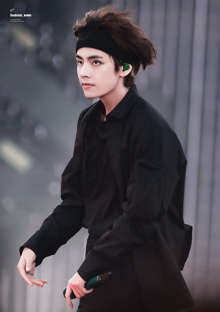 BTS's V Tries To Trick Fans By Scaring Himself With A Smoke Machine ...