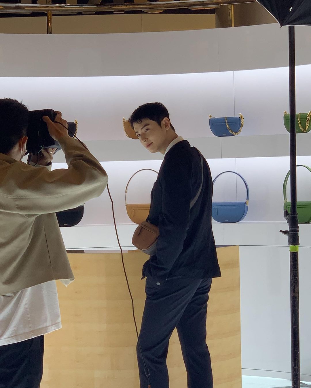 ASTRO's Cha Eunwoo Impresses Mall-Goers With His Impossibly Gorgeous ...