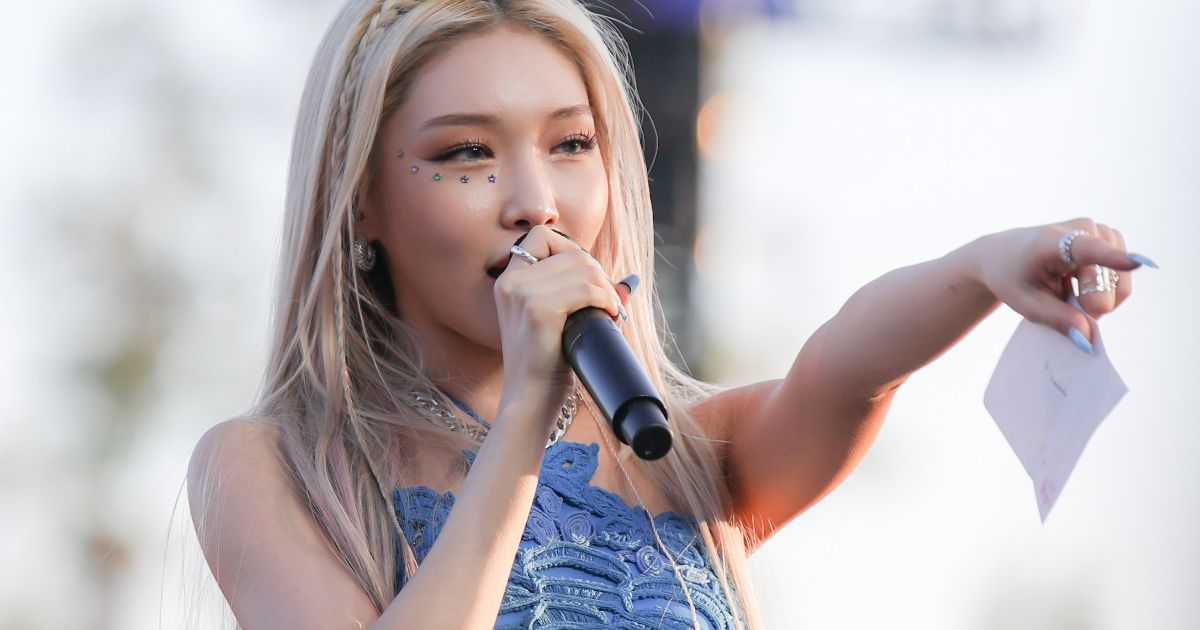 Chungha Pauses Her HITC Festival Performance Just For One Lucky Fan ...