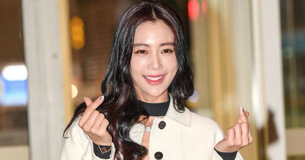 Clara Sends Her Love Through First SNS Post After Wedding - Koreaboo