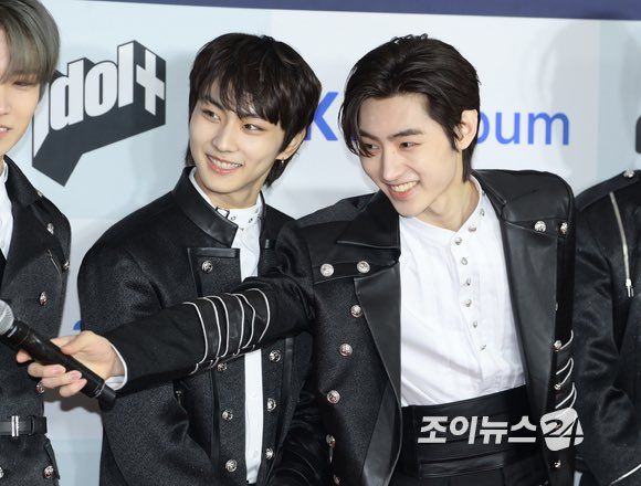 ENHYPEN's Jungwon Goes Viral For His Interaction With Sunghoon's Parents - Koreaboo