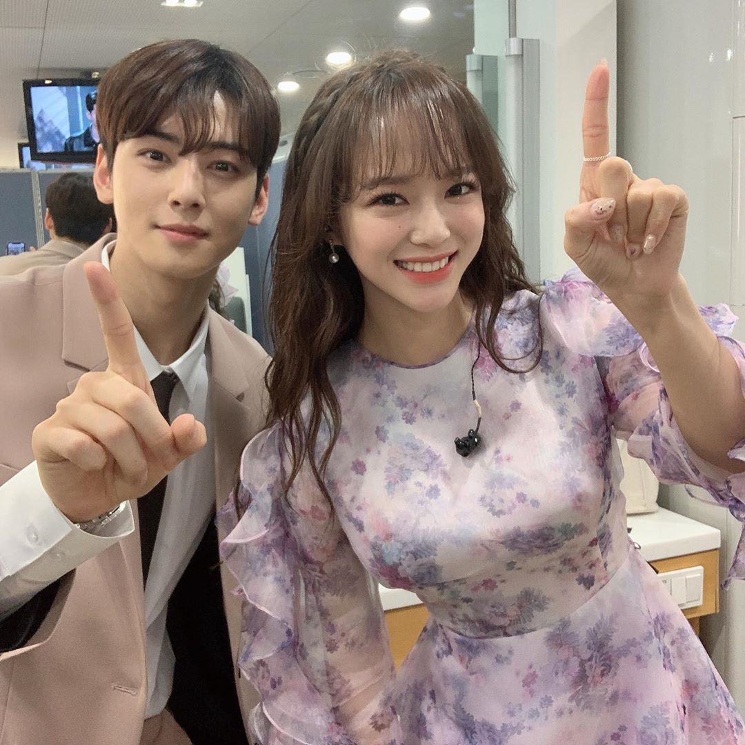 Gugudan's Sejeong Reminds Everyone She And ASTRO's Cha Eunwoo Are Friendship Goals In New Post ...