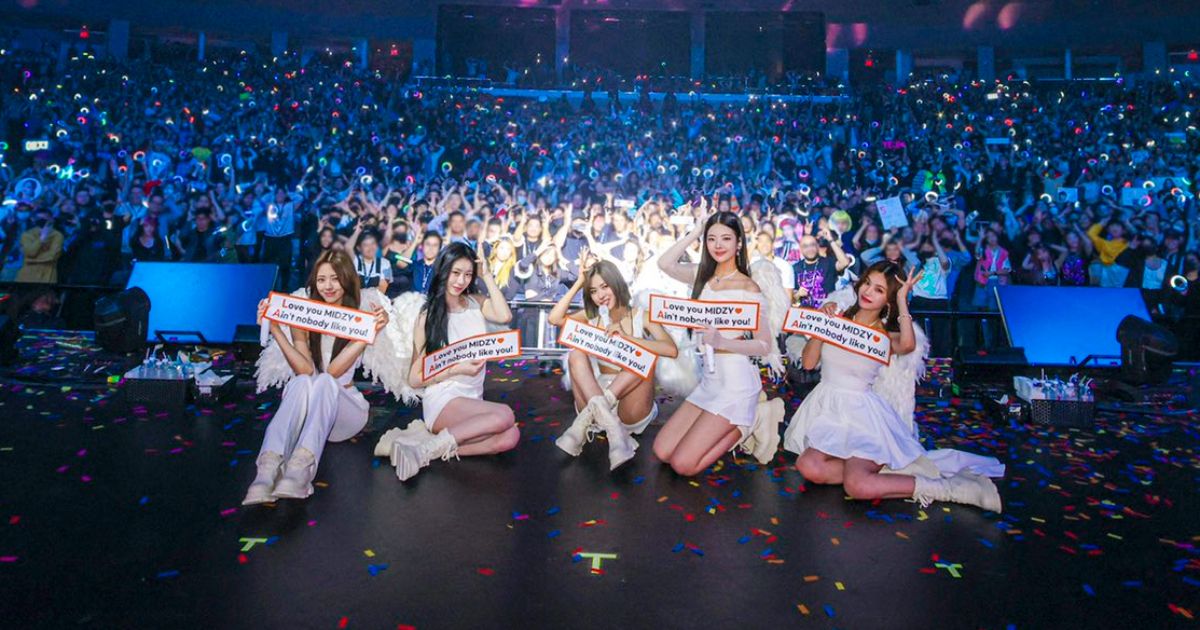 Not Shy, Not Them: ITZY Successfully Kicks Off North American Leg of ...
