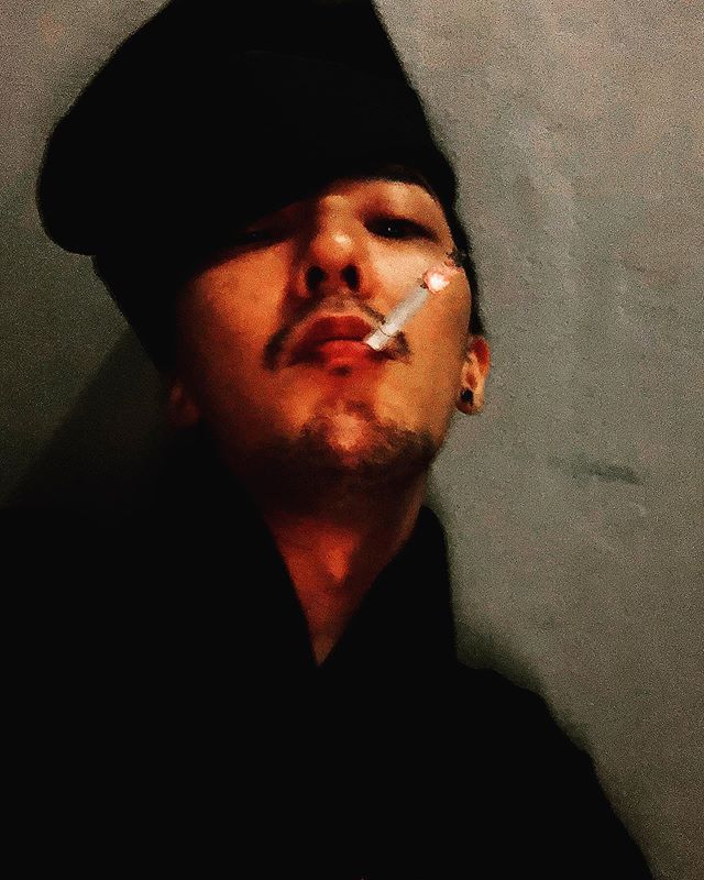 T.O.P Surprises Fans with a Photo of Himself Smoking with GD - Koreaboo
