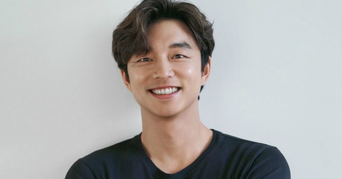 Just 10+ Pictures of Actor Gong Yoo Standing In Random Places, Looking ...