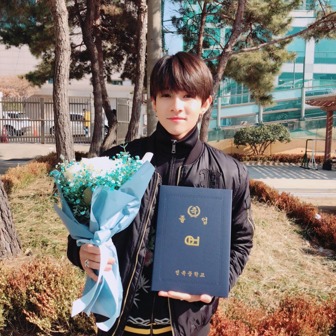 10+ Photos Of Idols Who Just Graduated High/Middle School This Week