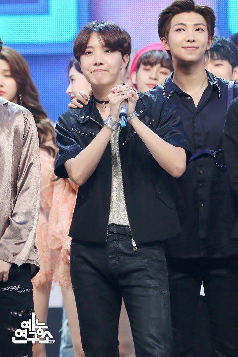 18 Times BTS's Drastic Size Differences Were Captured On Camera