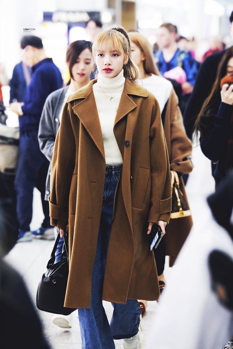 8 Of BLACKPINK Lisa's Most Stylish Winter Outfits That'll Make You ...
