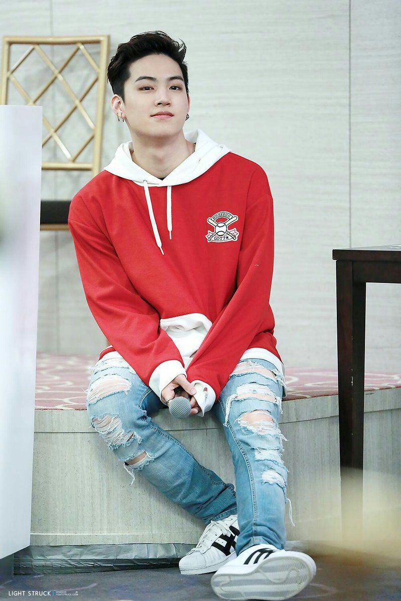 Just 15 Photos Of GOT7's JB Looking Hotter Than Surface Of The Sun In ...