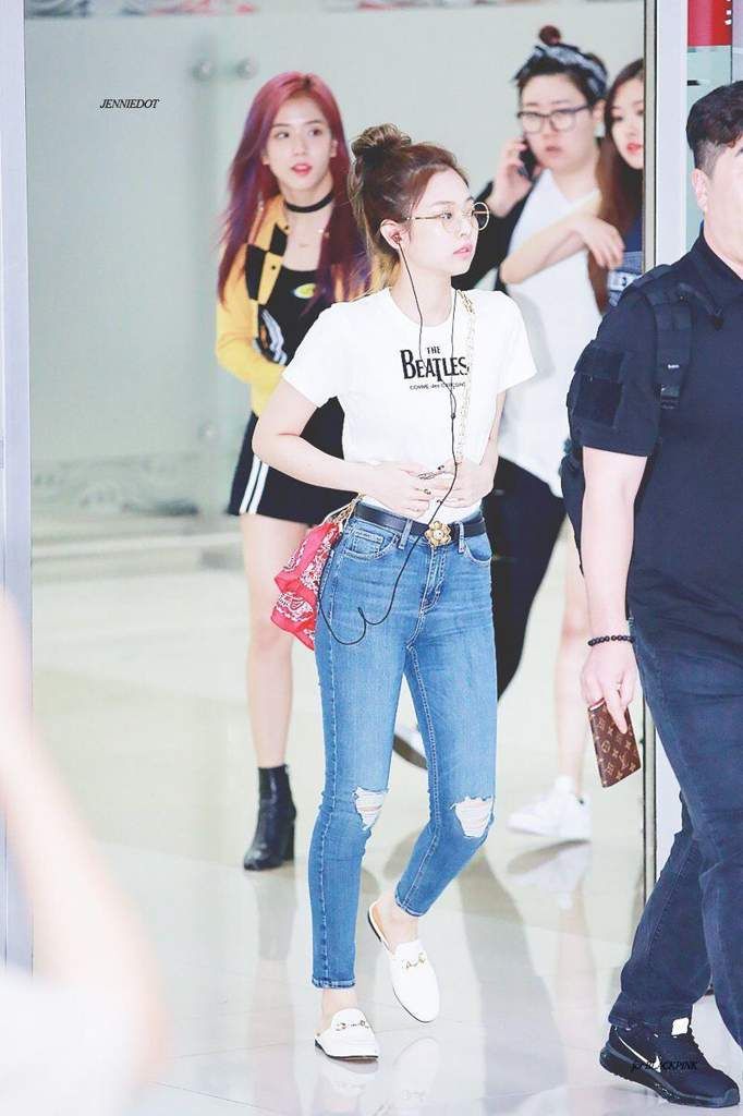 10+ Times BLACKPINK's Jennie Proved She's The Queen Of Proportions In A ...