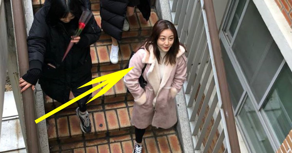 TWICE Jihyo Attends Younger Sister's Graduation, Students Go Insane