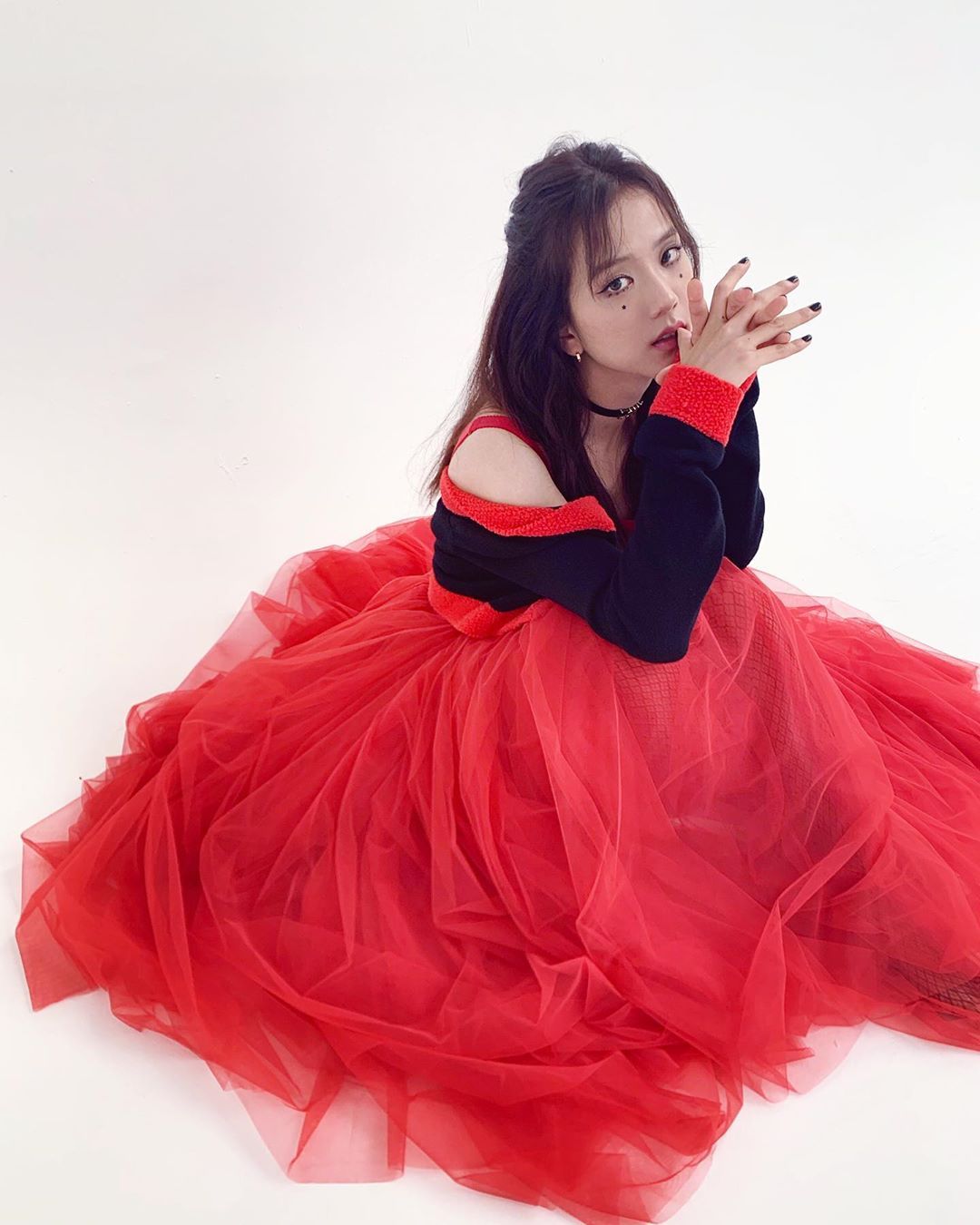10+ Times BLACKPINK's Jisoo Served Powerful And Sexy Visuals In Red ...