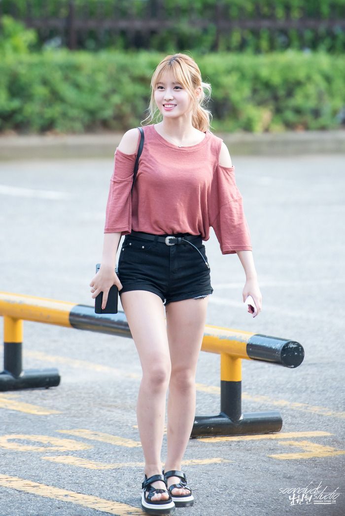 10+ Times TWICE Momo's Casual Fashion Was A Perfect Fit For Summer ...