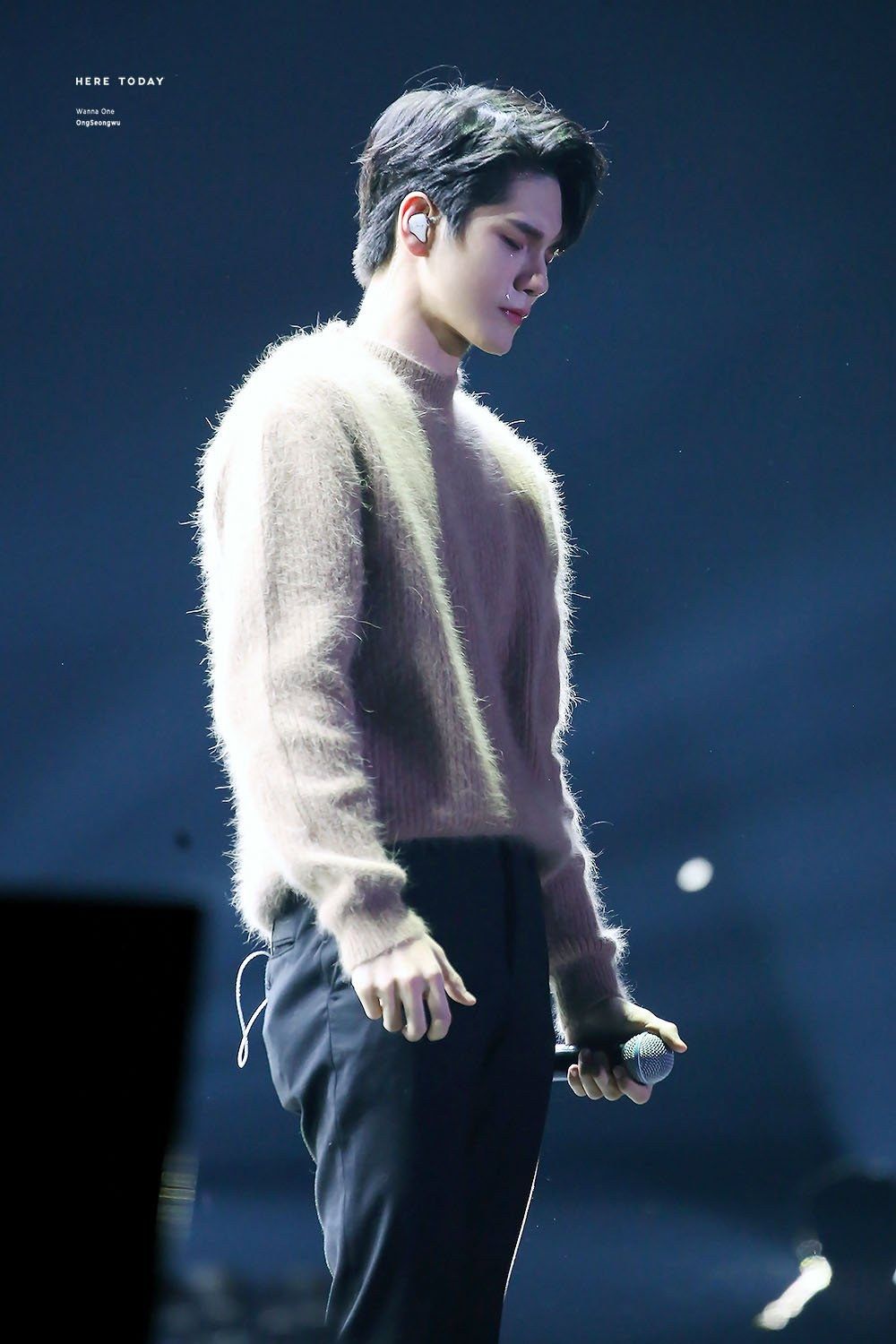 People Can’t Get Over How Beautiful Wanna One’s Ong Sungwoo Looks While ...