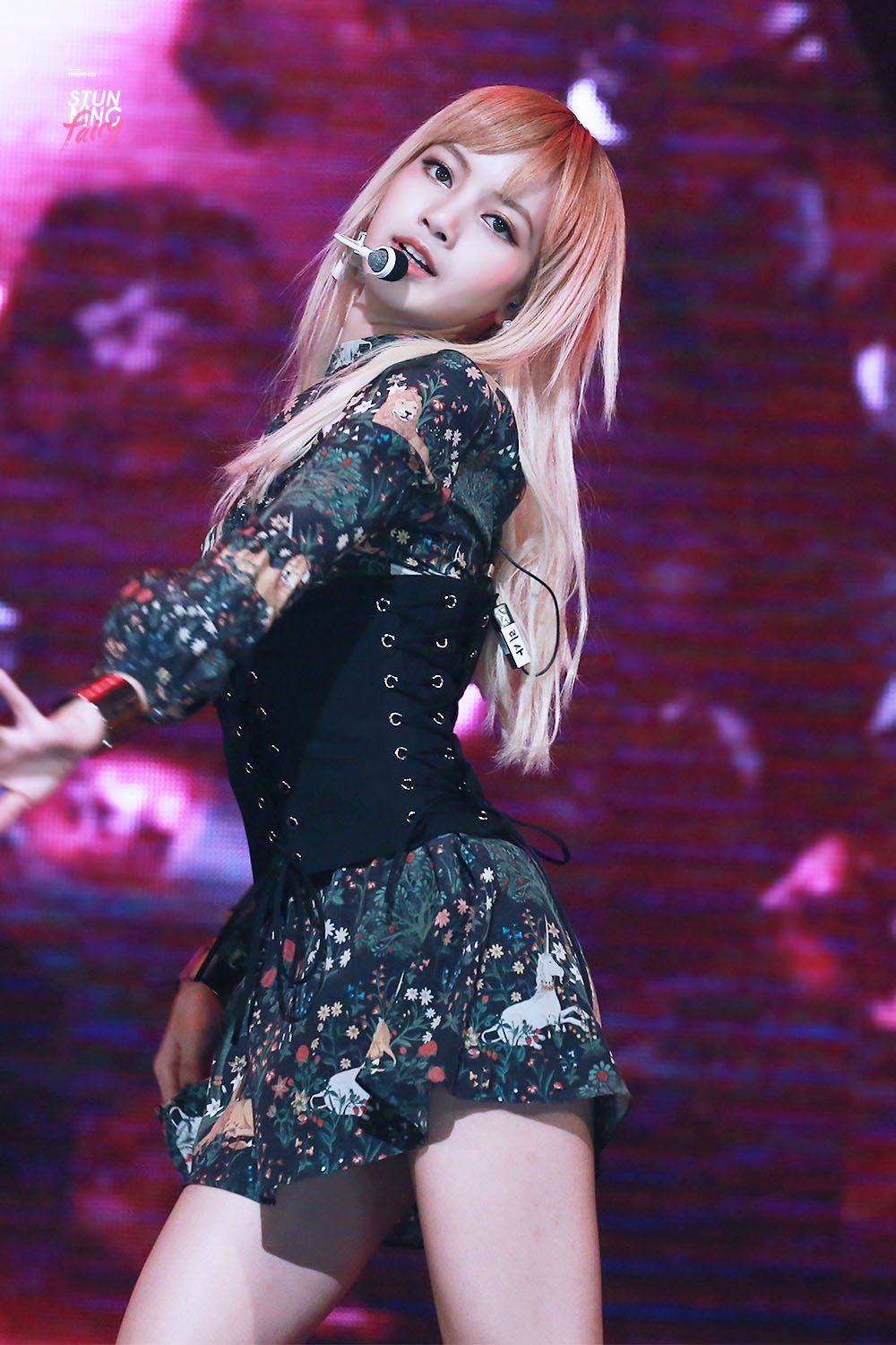 20+ Times BLACKPINK’s Lisa Showed Off Her Perfect Body Line