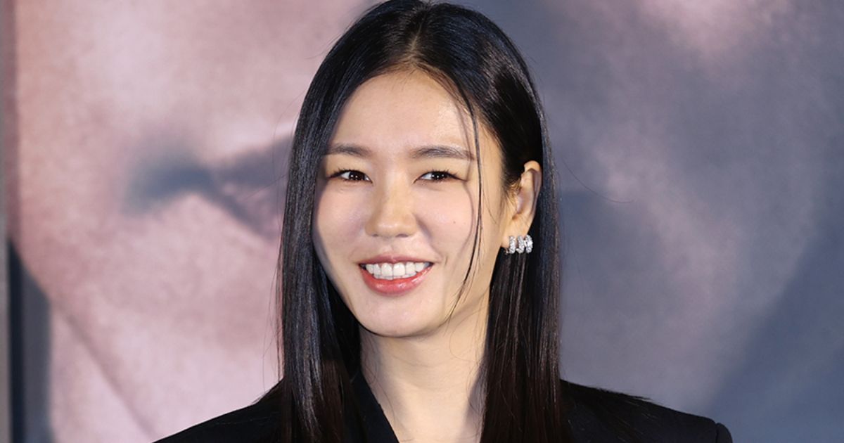 Actress Ahn Eun Jin Is A Successful Fan Girl After Making Eye Contact ...