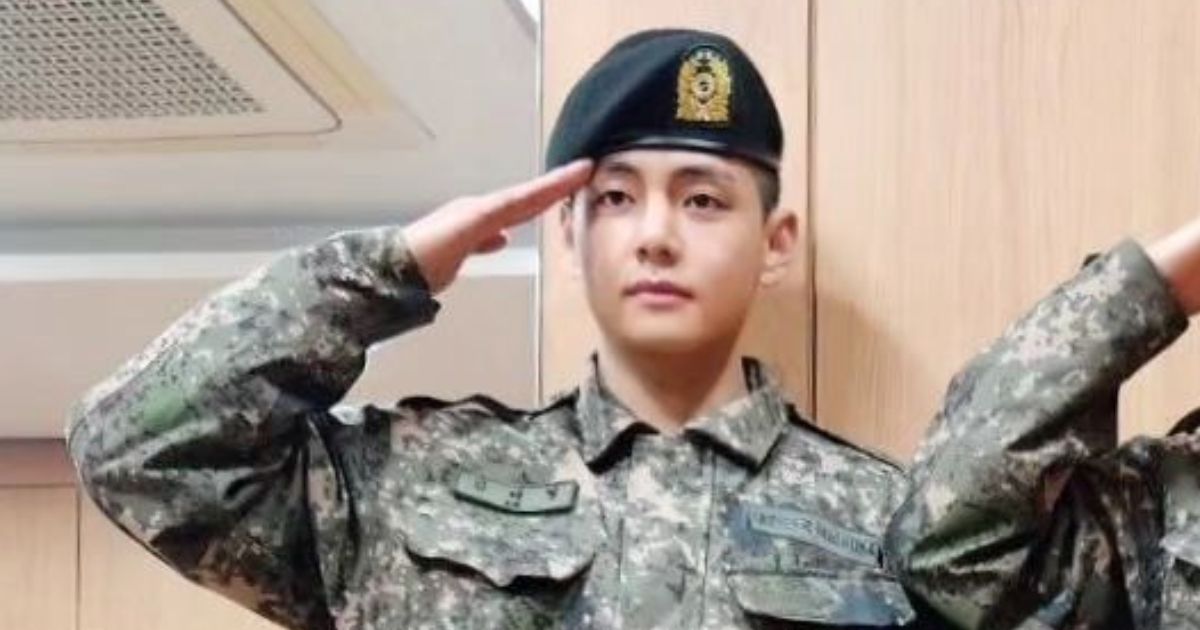 Fans Can't Help But Smile At BTS's V Singing During Military Graduation ...