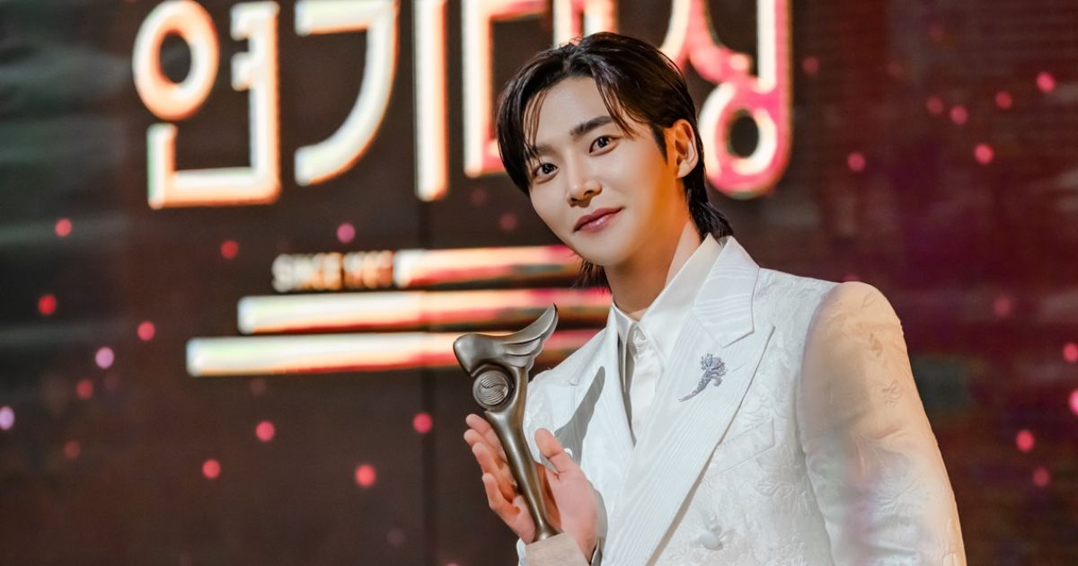 K-Netizens Are Divided On Rowoon's Hosting Skills At 2023 KBS Drama ...