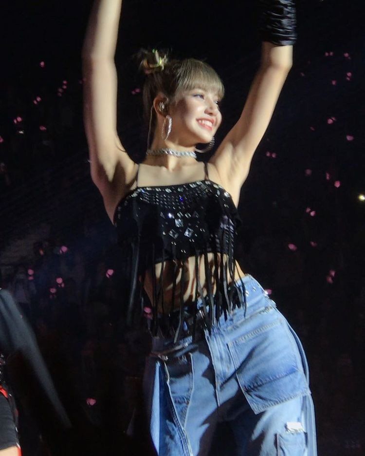 13 Unedited Moments Showing What BLACKPINK's Lisa Actually Looks Like ...