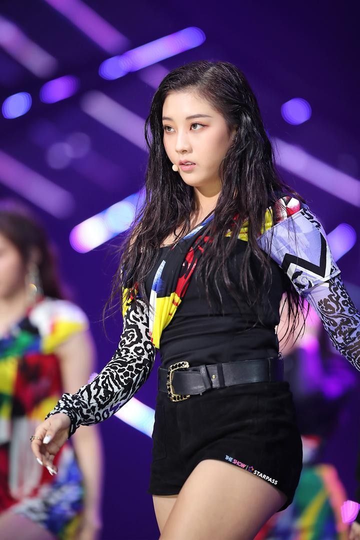 10+ Times CLC's Seungyeon Was The Queen Of Unreal Proportions - Koreaboo