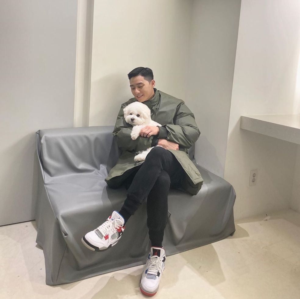 15+ Pictures Of Park Seo Joon And His Adorable Dog To Brighten Up Your ...