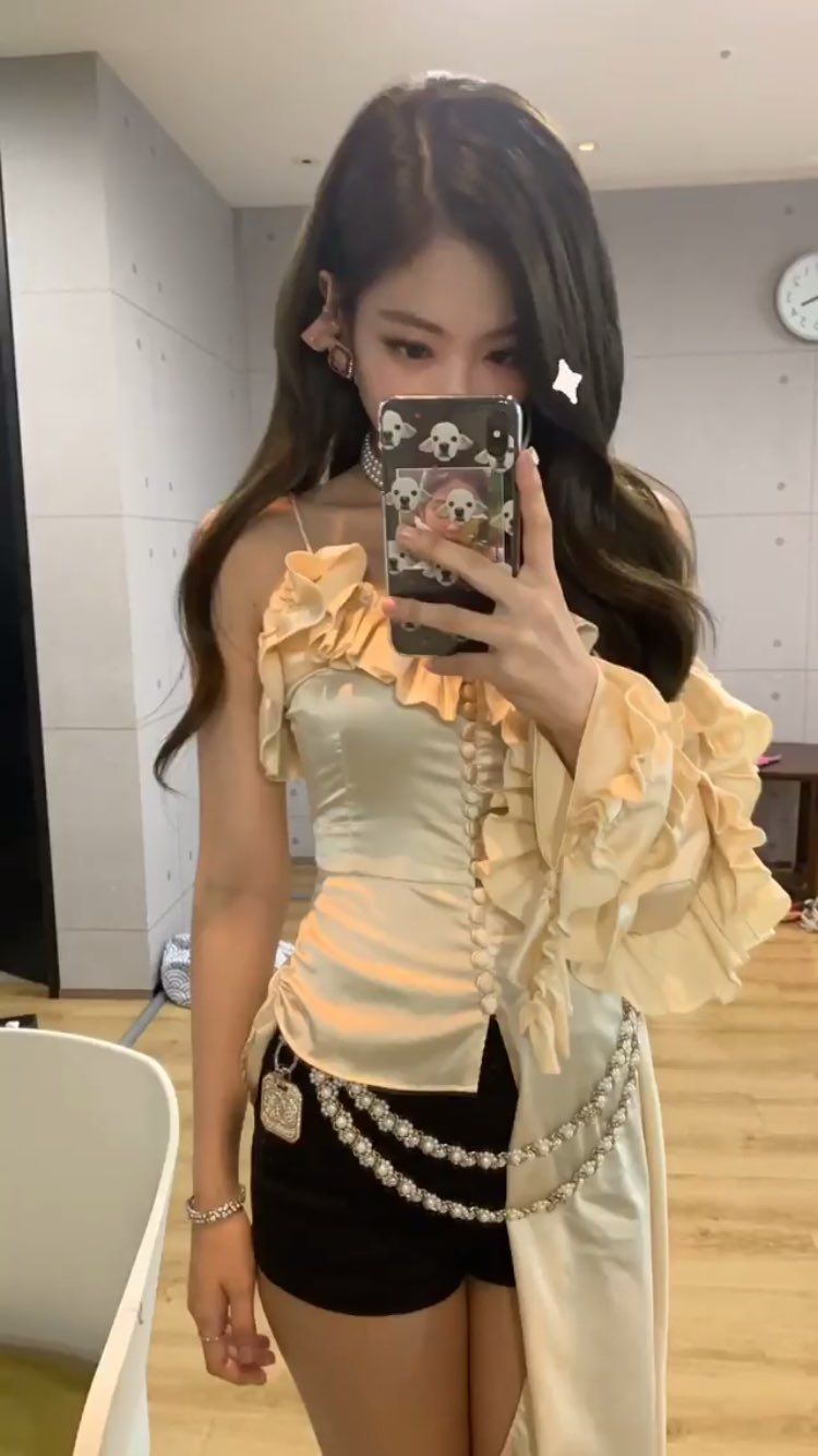 20 Times BLACKPINK's Jennie Posted Mirror Selfies Proving She's The ...