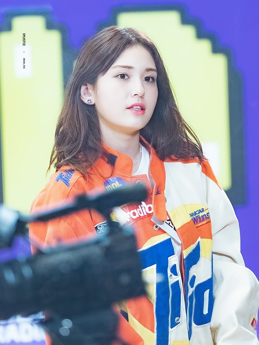 Somi Revealed How Much She Earned Since She Made Her Solo Debut - Koreaboo