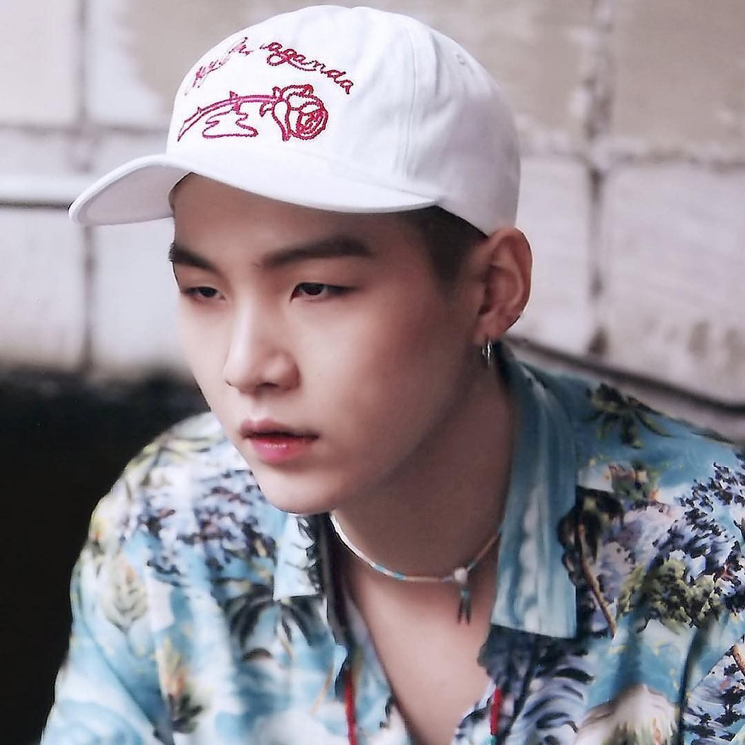 30 Photos Of BTS's Suga Killing It With His Visuals While Wearing Hats ...