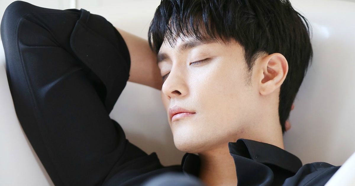 I Live Alone Actor Sung Hoon Holds An Unintended Drunk Live Broadcast