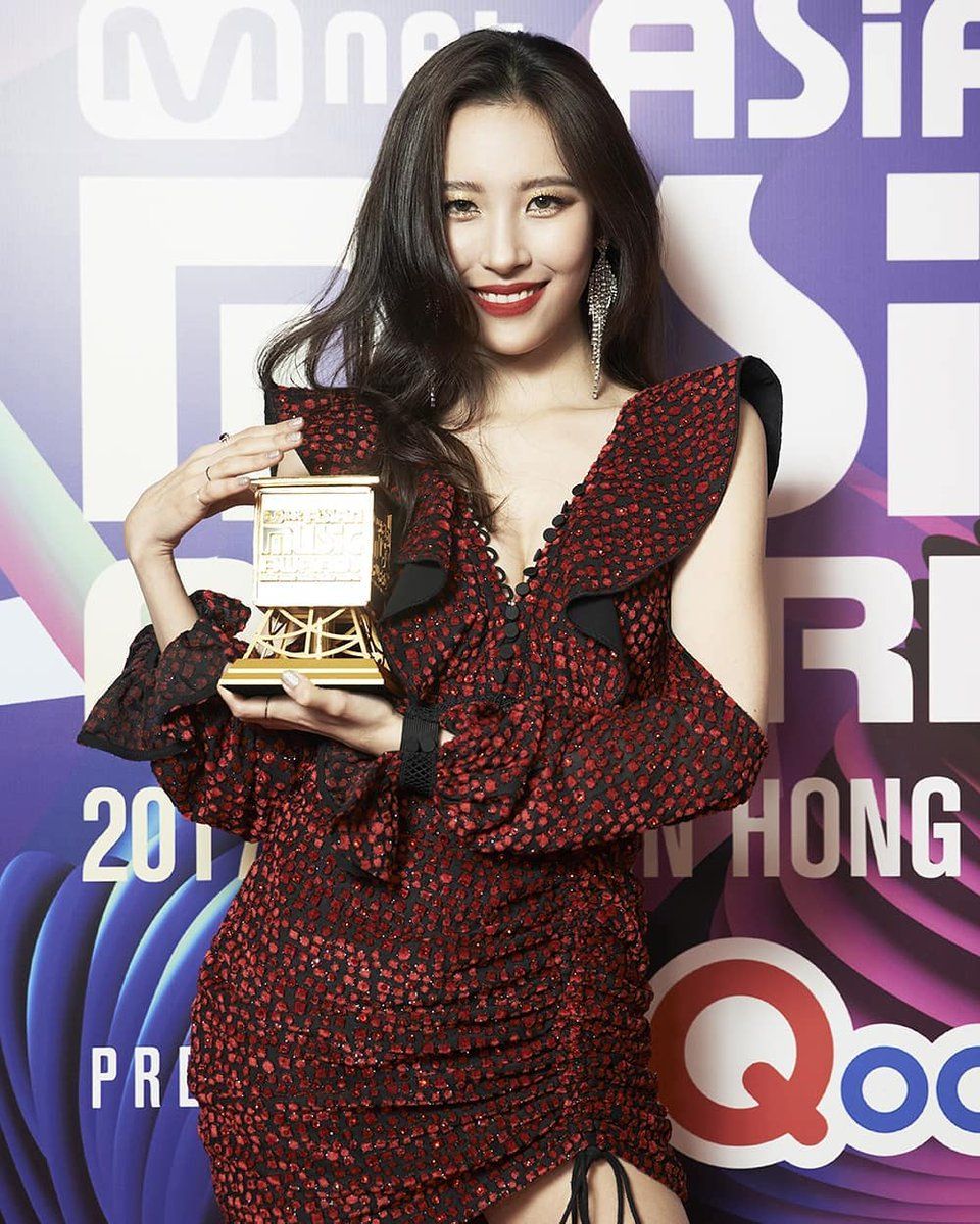 10+ Times Sunmi Was A Powerful Queen In Red Outfits - Koreaboo