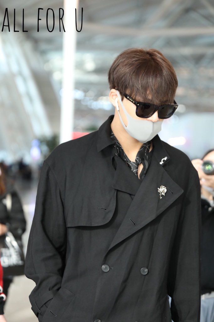 8 Times SEVENTEEN's Mingyu Proved That The Airport Is His Runway