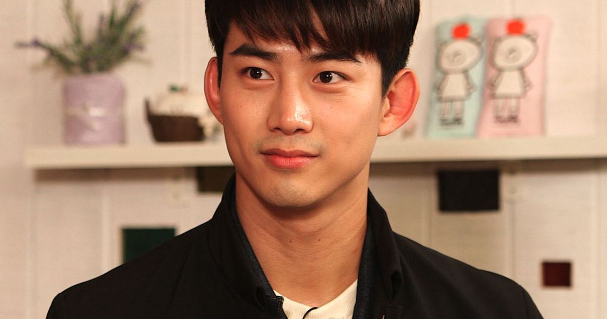 BREAKING) 2PM's Taecyeon Leaves JYP Entertainment, Signs With New ...
