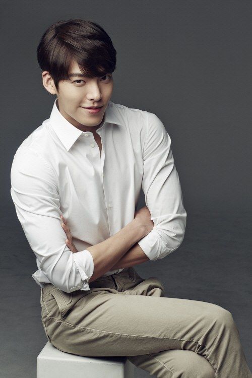 Kim Woo Bin admits that he carelessly says "I love you" in his text ...
