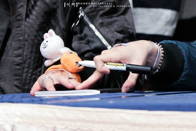 29 Photos Of BTS Suga’s Hands You Really Just Need To See - Koreaboo