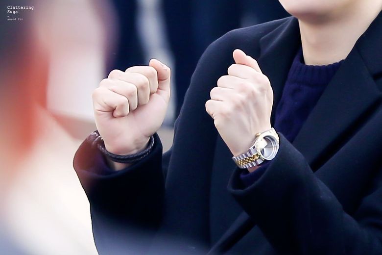 29 Photos Of BTS Suga’s Hands You Really Just Need To See - Koreaboo