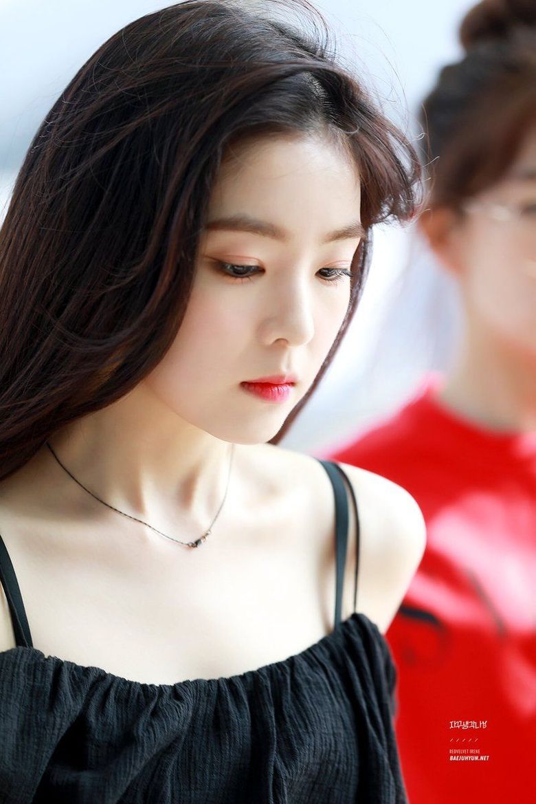 10+ Photos Of Irene Wearing Dresses That Revealed Her Bare Shoulders ...