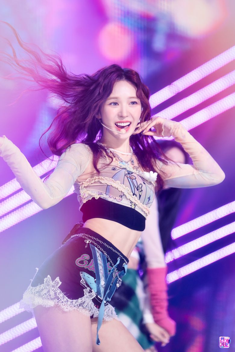 Red Velvet's Wendy Earns Praise For Looking Gorgeous With A Unique ...