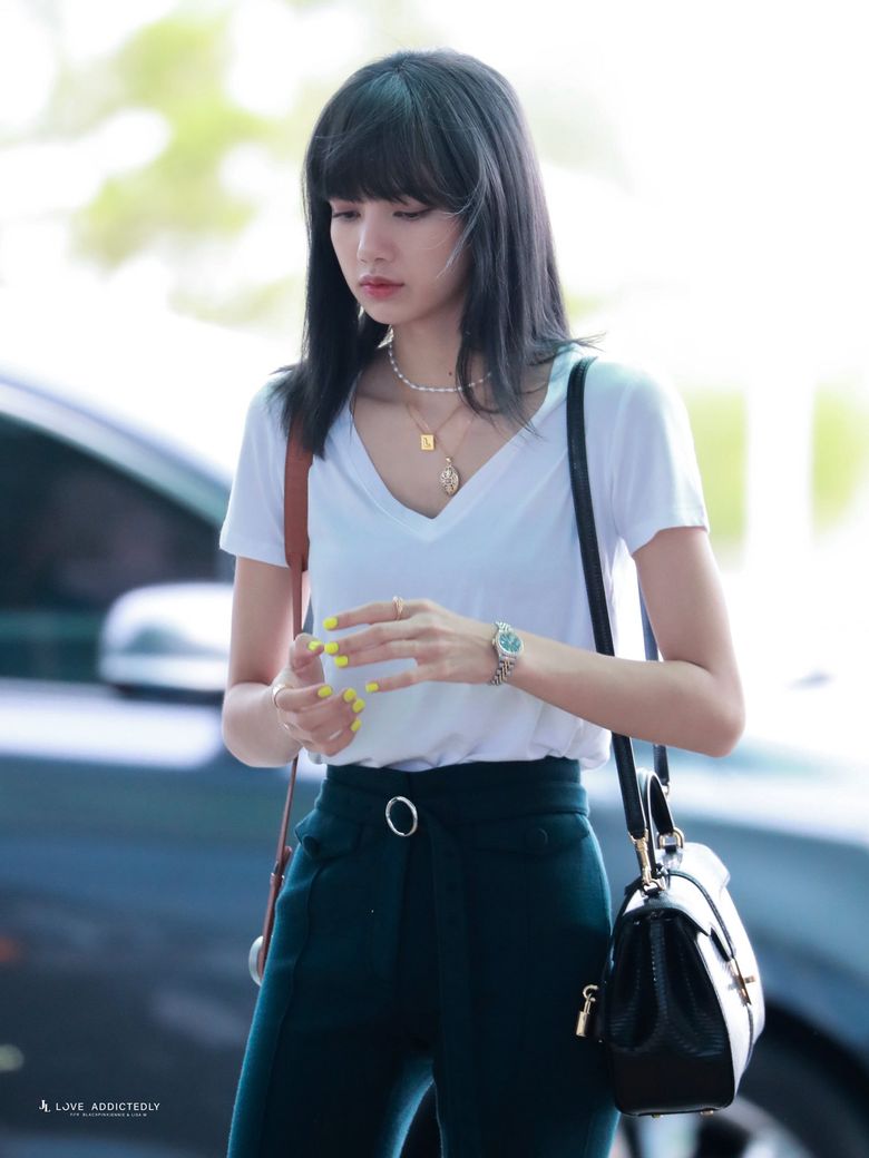 8 Times BLACKPINK's Lisa Showed Us How To Keep It Simple Yet ...