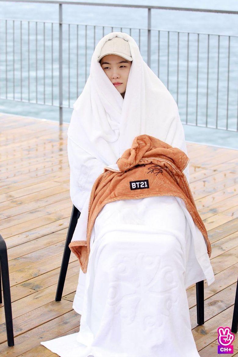 15+ BTS Shirtless Edits That Will Make You Crank The AC