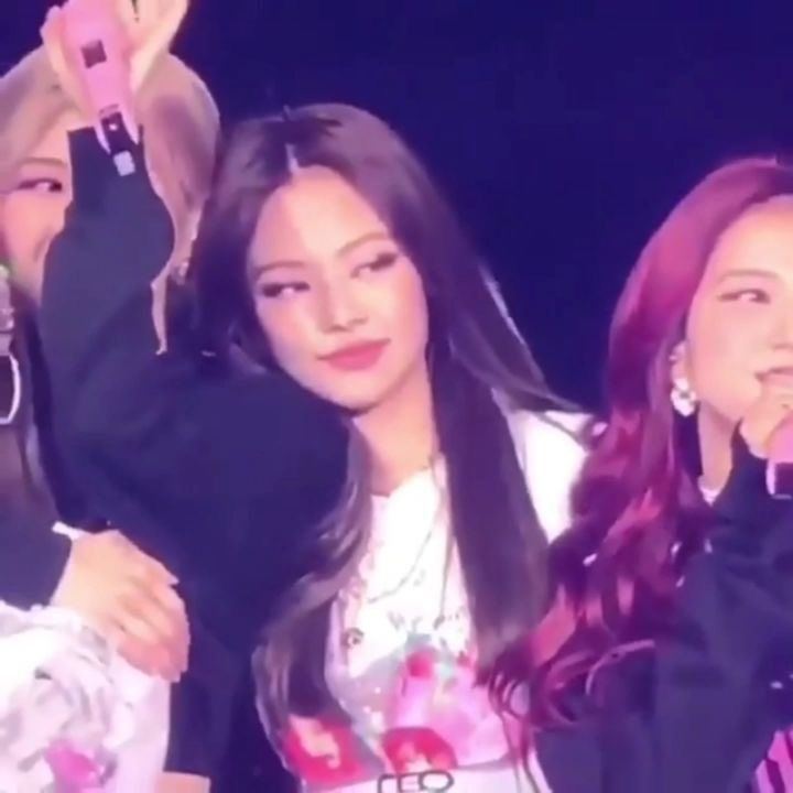 20+ Low Quality Phone Pictures Of BLACKPINK’s Jennie That Prove How ...