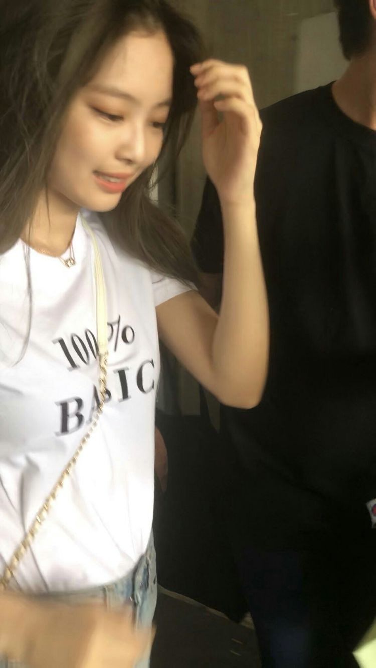20+ Low Quality Phone Pictures Of BLACKPINK’s Jennie That Prove How ...