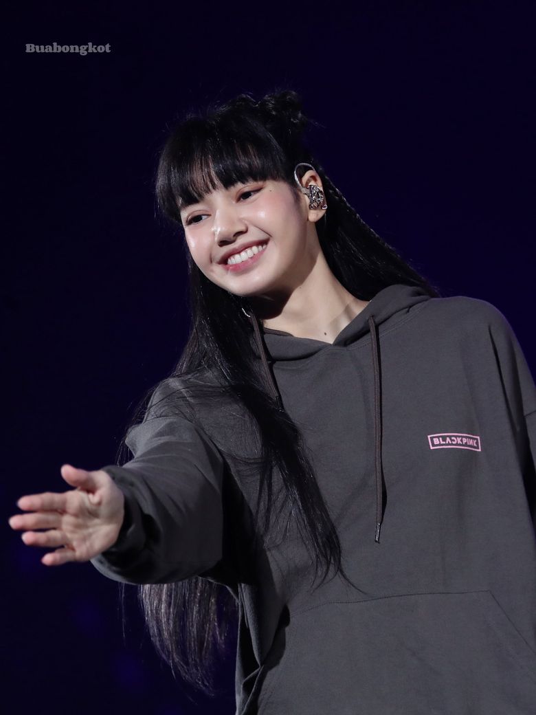 BLACKPINK’s Lisa Stuns With Her Insane Body Proportions And Unmatched ...