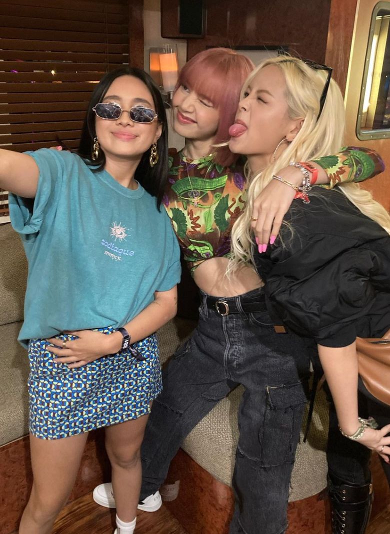 BLACKPINK's Lisa Spotted At LAX For Flight Back Home - Koreaboo