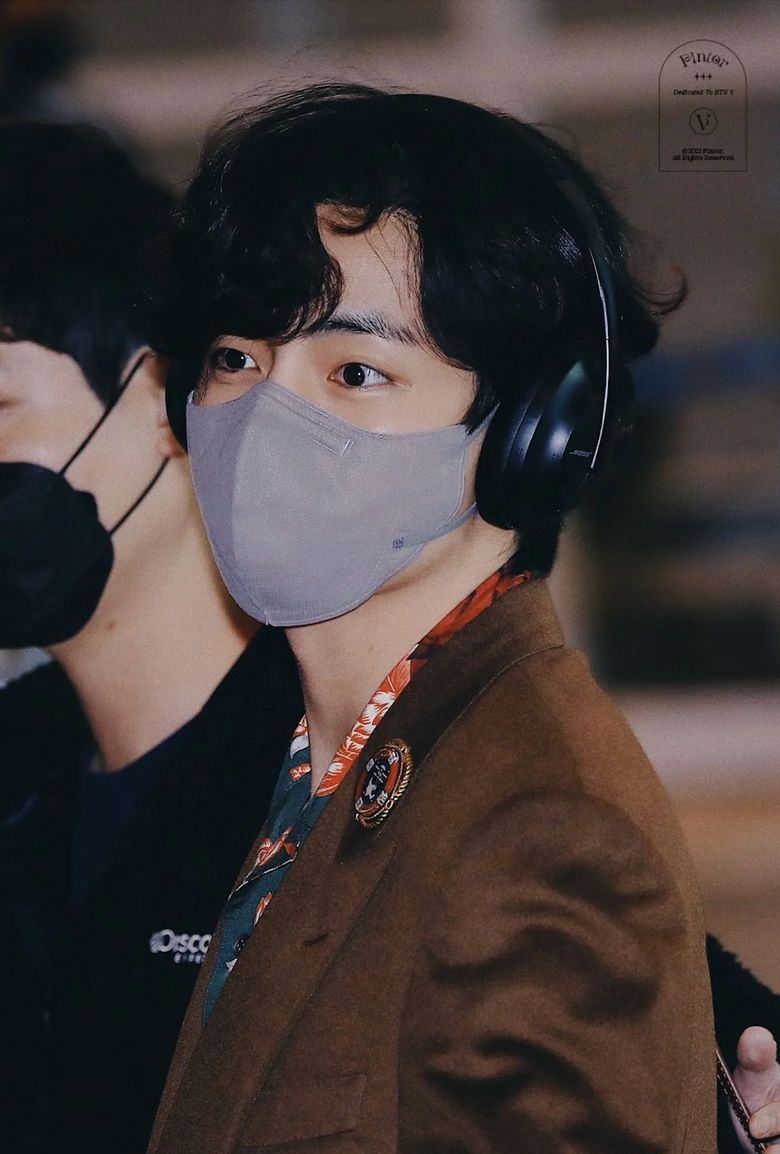 BTS's V Gains Attention For His Impeccable Fashion Sense On The Way To ...