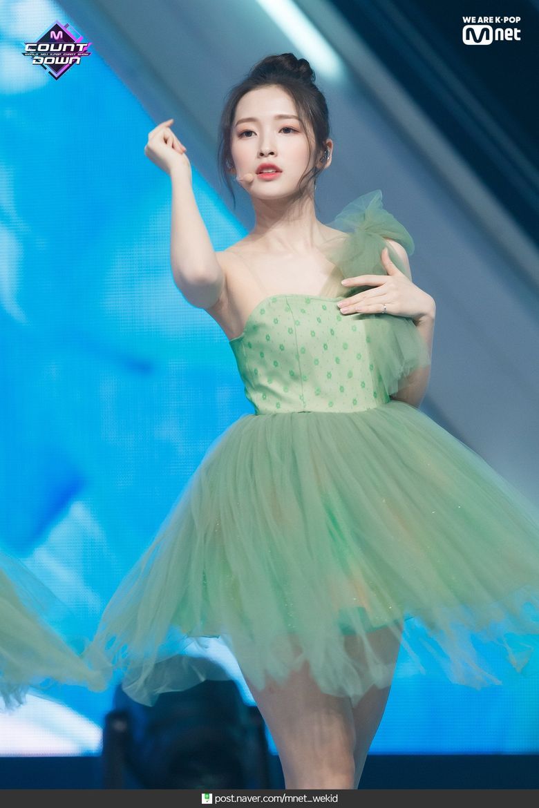 10+ Times Oh My Girl's Arin Showed Off Her Tiny Ant-Waist - Koreaboo