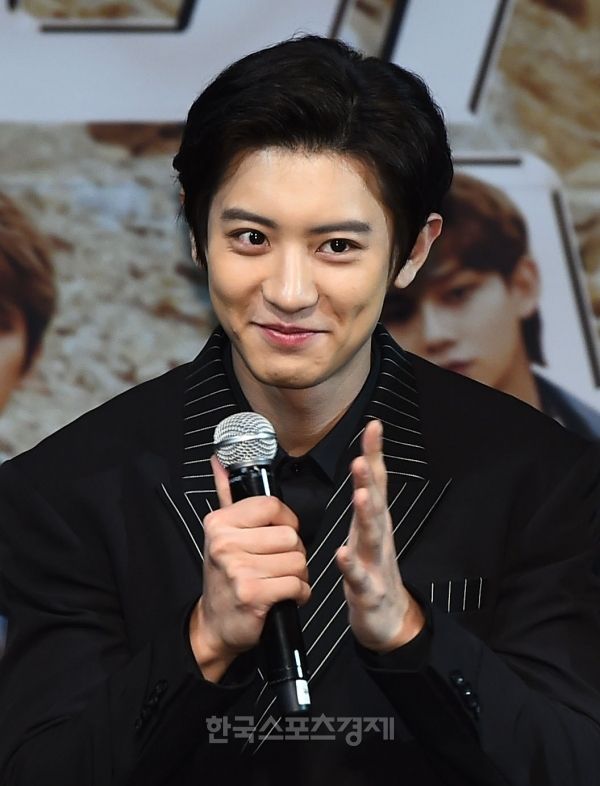 Just 31 Photos Of EXO Chanyeol And His Deep Dimple To Make Your Day ...