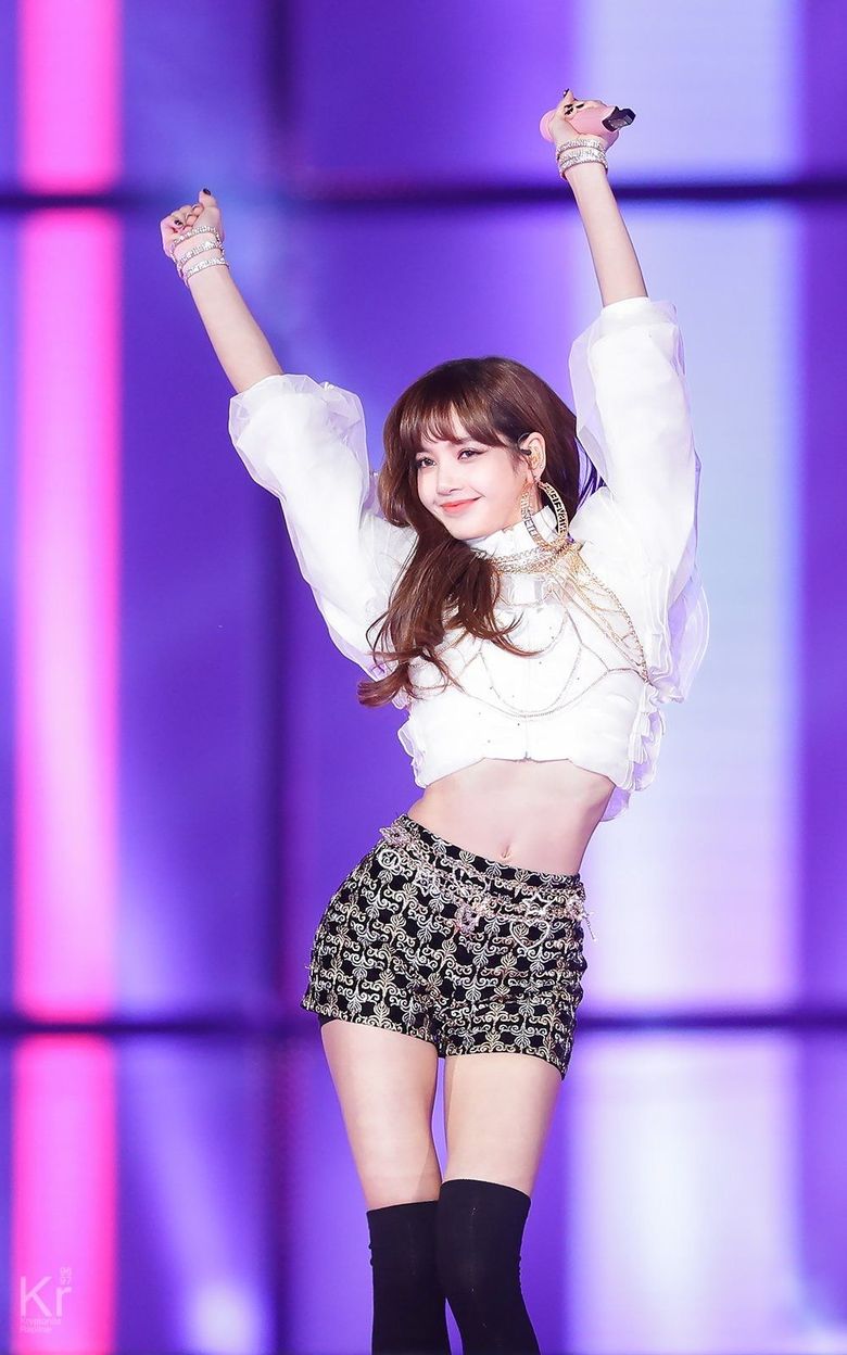 20+ Times BLACKPINK’s Lisa Showed Off Her Perfect Body Line
