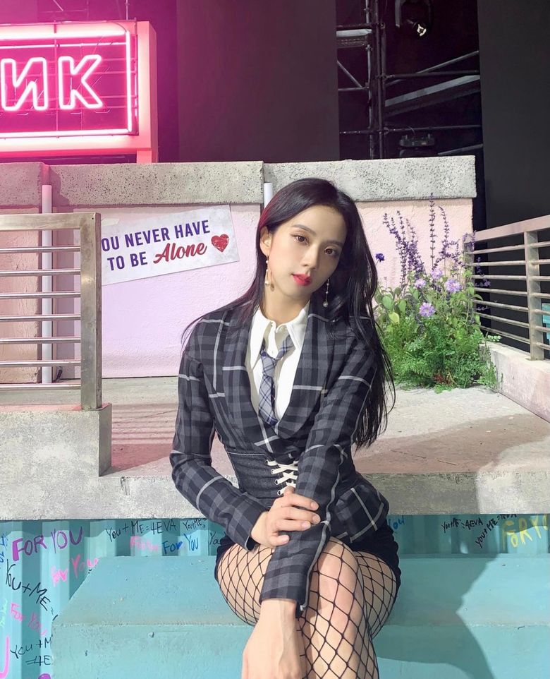 Here Are 20+ Stunning Preppy Looks From BLACKPINK's Jisoo That ...