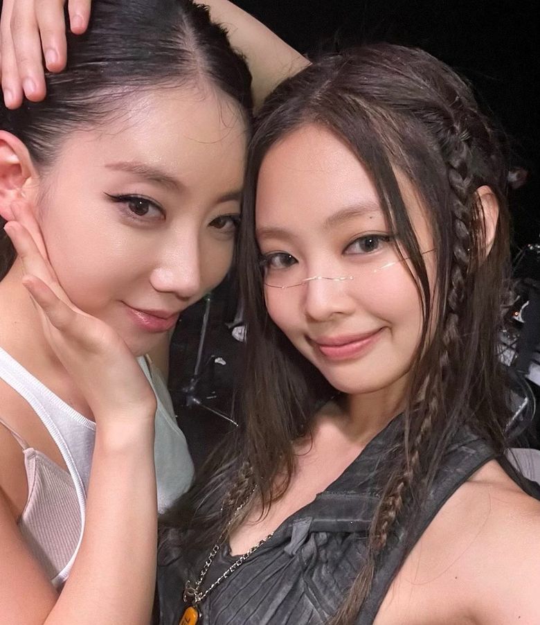 BLACKPINK's Jennie Finds Her Twin Among Their Backup Dancers - Koreaboo